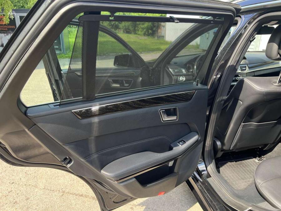 Melns Mercedes-Benz E 350 2014 Šauļi, ar dzinēja tilpumu 3.50 L un nobraukumu 92 tūkst. km par 17900 €, foto 24 vietnē AUTOMOTO.COM.LV