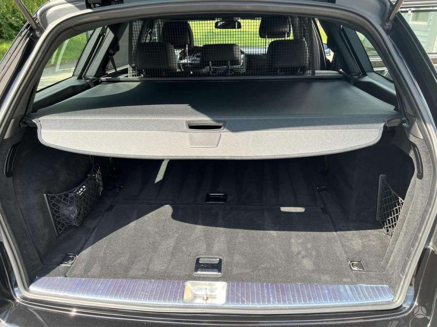 Melns Mercedes-Benz E 350 2014 Šauļi, ar dzinēja tilpumu 3.50 L un nobraukumu 92 tūkst. km par 17900 €, foto 33 vietnē AUTOMOTO.COM.LV