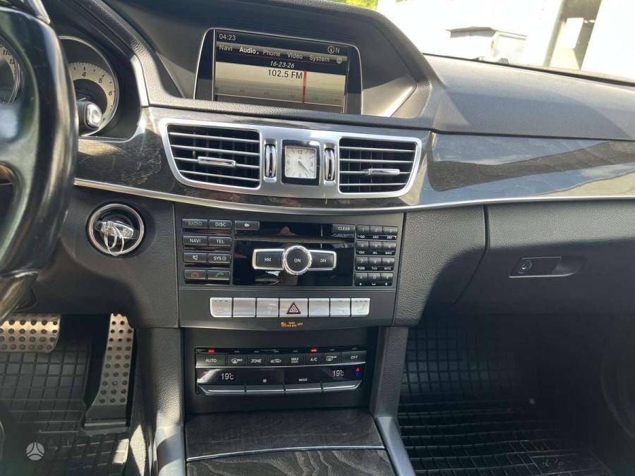 Melns Mercedes-Benz E 350 2014 Šauļi, ar dzinēja tilpumu 3.50 L un nobraukumu 92 tūkst. km par 17900 €, foto 39 vietnē AUTOMOTO.COM.LV