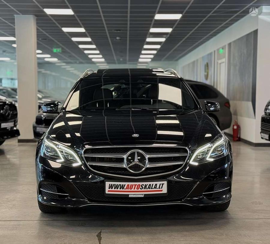 Melns Mercedes-Benz E 350 2014 Klaipėda, ar dzinēja tilpumu 2.99 L un nobraukumu 306 tūkst. km par 12900 €, foto 3 vietnē AUTOMOTO.COM.LV