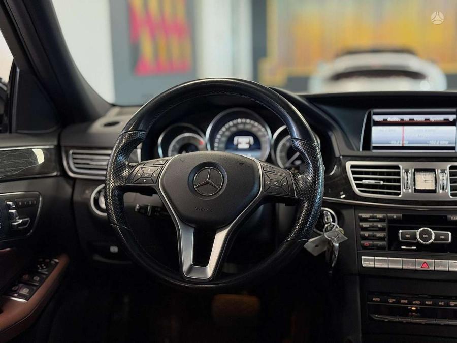 Melns Mercedes-Benz E 350 2014 Klaipėda, ar dzinēja tilpumu 2.99 L un nobraukumu 306 tūkst. km par 12900 €, foto 8 vietnē AUTOMOTO.COM.LV