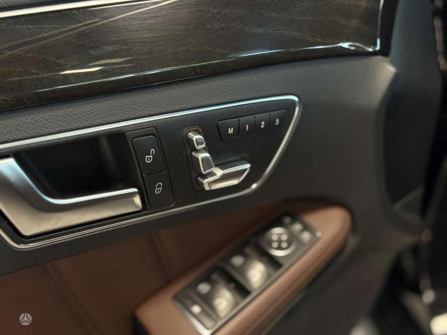 Melns Mercedes-Benz E 350 2014 Klaipėda, ar dzinēja tilpumu 2.99 L un nobraukumu 306 tūkst. km par 12900 €, foto 26 vietnē AUTOMOTO.COM.LV