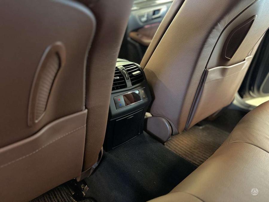 Melns Mercedes-Benz E 350 2014 Klaipėda, ar dzinēja tilpumu 2.99 L un nobraukumu 306 tūkst. km par 12900 €, foto 27 vietnē AUTOMOTO.COM.LV