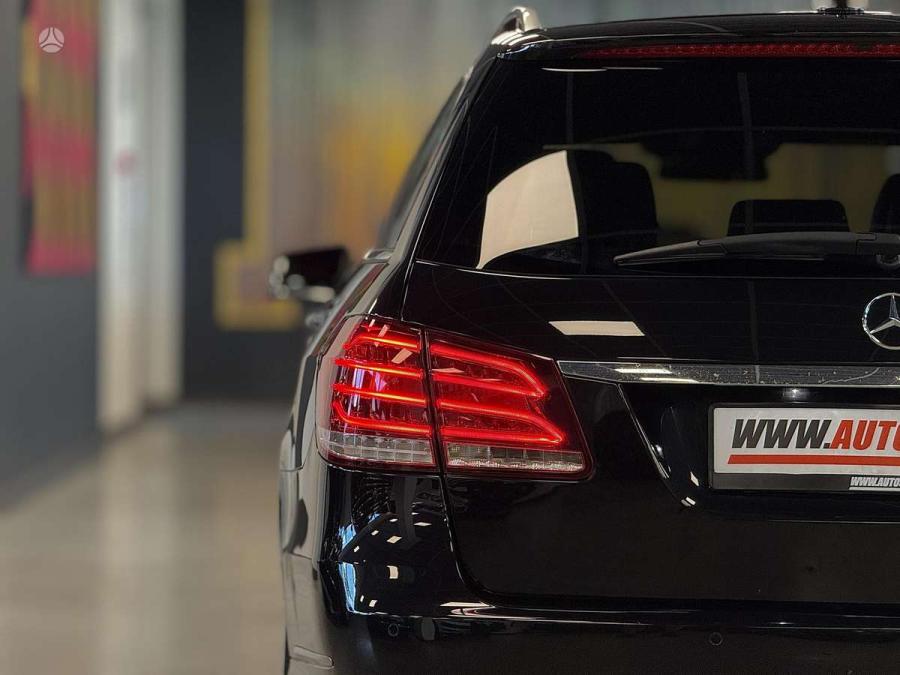 Melns Mercedes-Benz E 350 2014 Klaipėda, ar dzinēja tilpumu 2.99 L un nobraukumu 306 tūkst. km par 12900 €, foto 36 vietnē AUTOMOTO.COM.LV