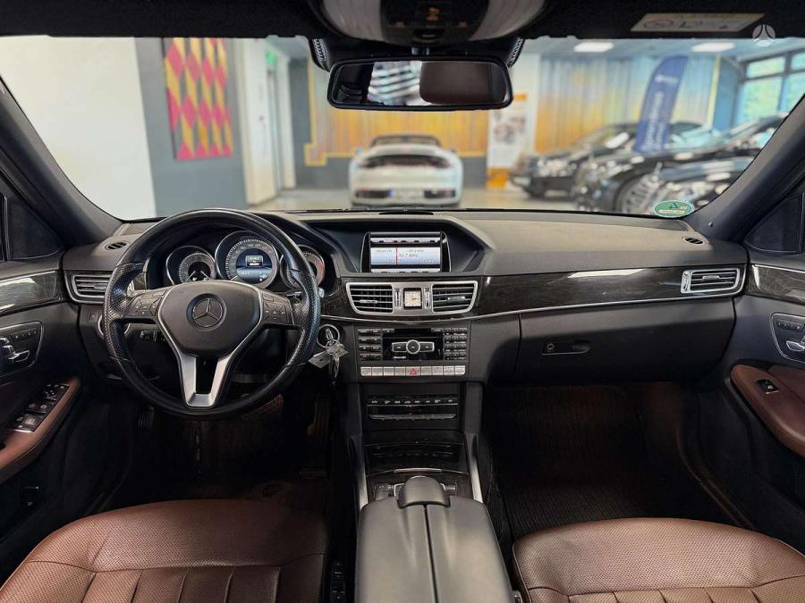 Melns Mercedes-Benz E 350 2014 Klaipėda, ar dzinēja tilpumu 2.99 L un nobraukumu 306 tūkst. km par 12900 €, foto 39 vietnē AUTOMOTO.COM.LV
