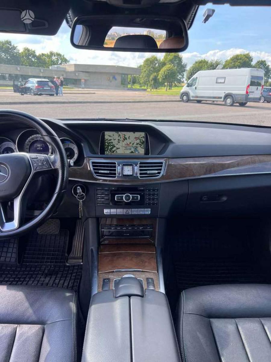 Black Mercedes-Benz E 350 2014 in Kaunas, with an engine capacity of 2.99 L and mileage of 370 thousand km for 8950 €, photo 13 on AUTOMOTO.COM.LV