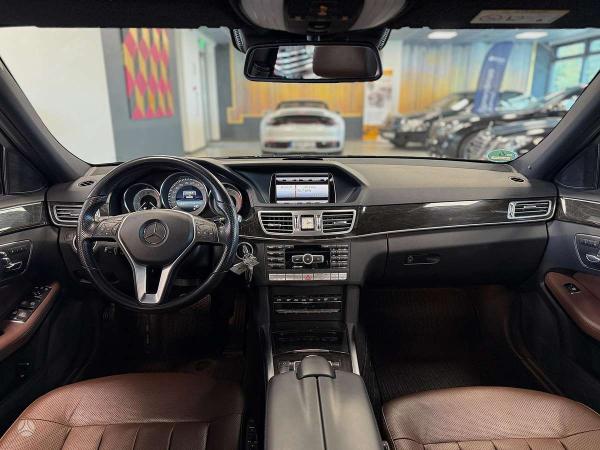 Melns Mercedes-Benz E 350 2014 Klaipėda, ar dzinēja tilpumu 2.99 L un nobraukumu 306 tūkst. km par 12900 €, foto 3 vietnē AUTOMOTO.COM.LV
