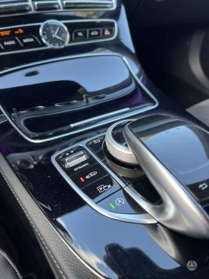 Melns Mercedes-Benz E 350 2016 Utena, ar dzinēja tilpumu 2.99 L un nobraukumu 247 tūkst. km par 16500 €, foto 49 vietnē AUTOMOTO.COM.LV
