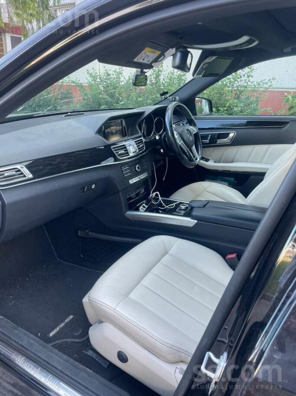 Black Mercedes-Benz E 350 2016 in Riga, with an engine capacity of 3.00 L and mileage of 300 thousand km for 8500 €, photo 5 on AUTOMOTO.COM.LV