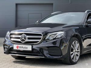Black Mercedes-Benz E 350 2016 in Utena, with an engine capacity of 2.99 L and mileage of 249 thousand km for 15950 €, photo 5 on AUTOMOTO.COM.LV