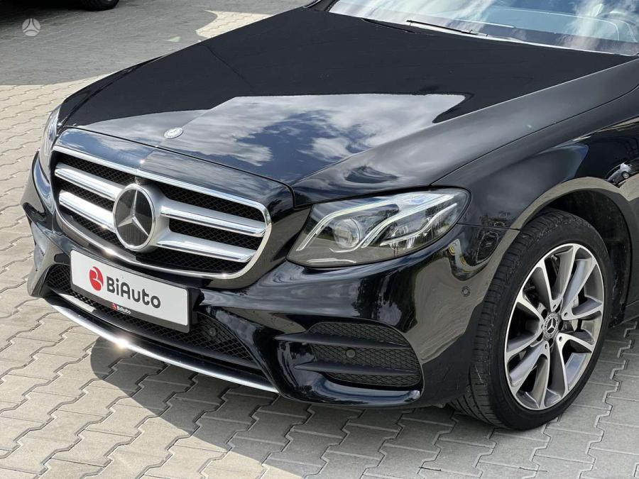 Black Mercedes-Benz E 350 2016 in Utena, with an engine capacity of 2.99 L and mileage of 249 thousand km for 15950 €, photo 6 on AUTOMOTO.COM.LV
