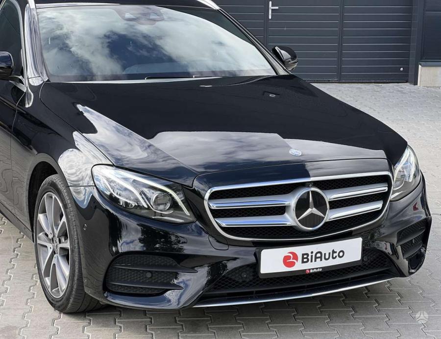 Black Mercedes-Benz E 350 2016 in Utena, with an engine capacity of 2.99 L and mileage of 249 thousand km for 15950 €, photo 10 on AUTOMOTO.COM.LV