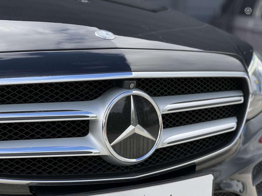 Black Mercedes-Benz E 350 2016 in Utena, with an engine capacity of 2.99 L and mileage of 249 thousand km for 15950 €, photo 11 on AUTOMOTO.COM.LV