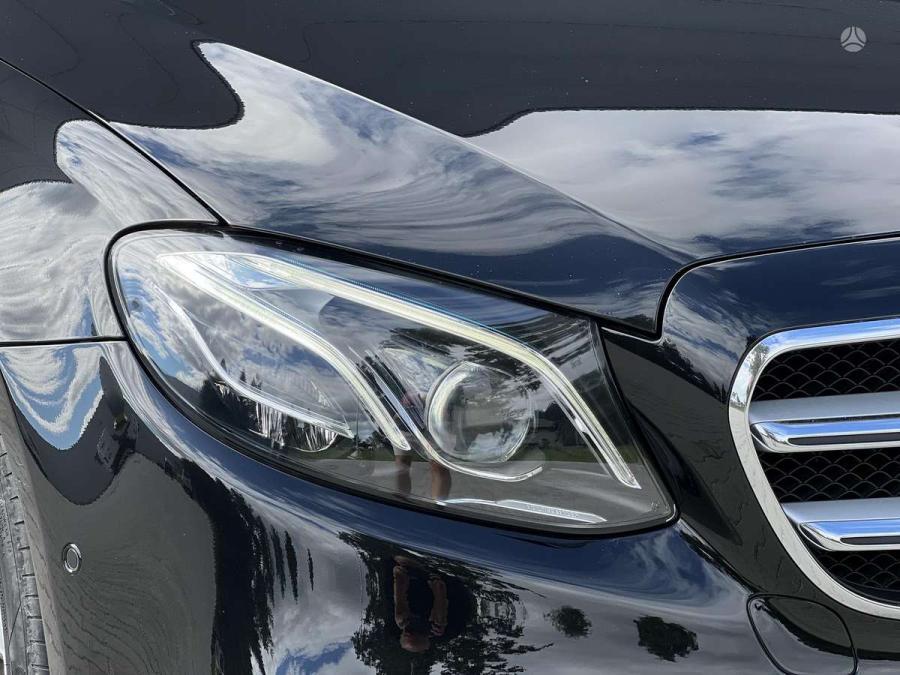 Black Mercedes-Benz E 350 2016 in Utena, with an engine capacity of 2.99 L and mileage of 249 thousand km for 15950 €, photo 12 on AUTOMOTO.COM.LV