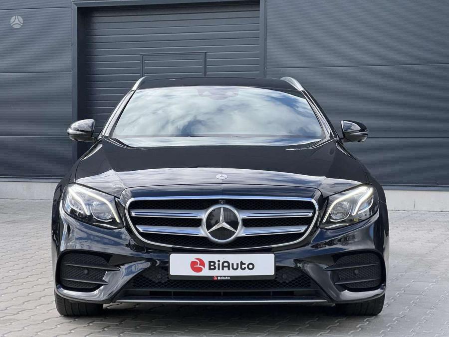 Black Mercedes-Benz E 350 2016 in Utena, with an engine capacity of 2.99 L and mileage of 249 thousand km for 15950 €, photo 13 on AUTOMOTO.COM.LV