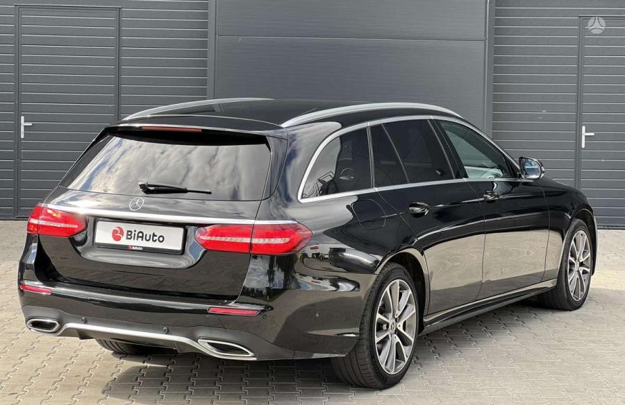 Black Mercedes-Benz E 350 2016 in Utena, with an engine capacity of 2.99 L and mileage of 249 thousand km for 15950 €, photo 17 on AUTOMOTO.COM.LV