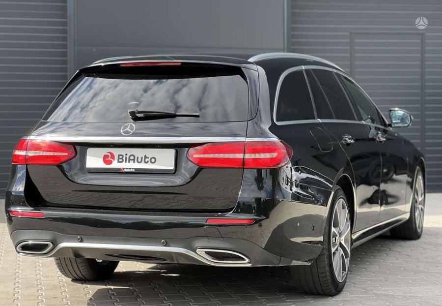 Black Mercedes-Benz E 350 2016 in Utena, with an engine capacity of 2.99 L and mileage of 249 thousand km for 15950 €, photo 18 on AUTOMOTO.COM.LV