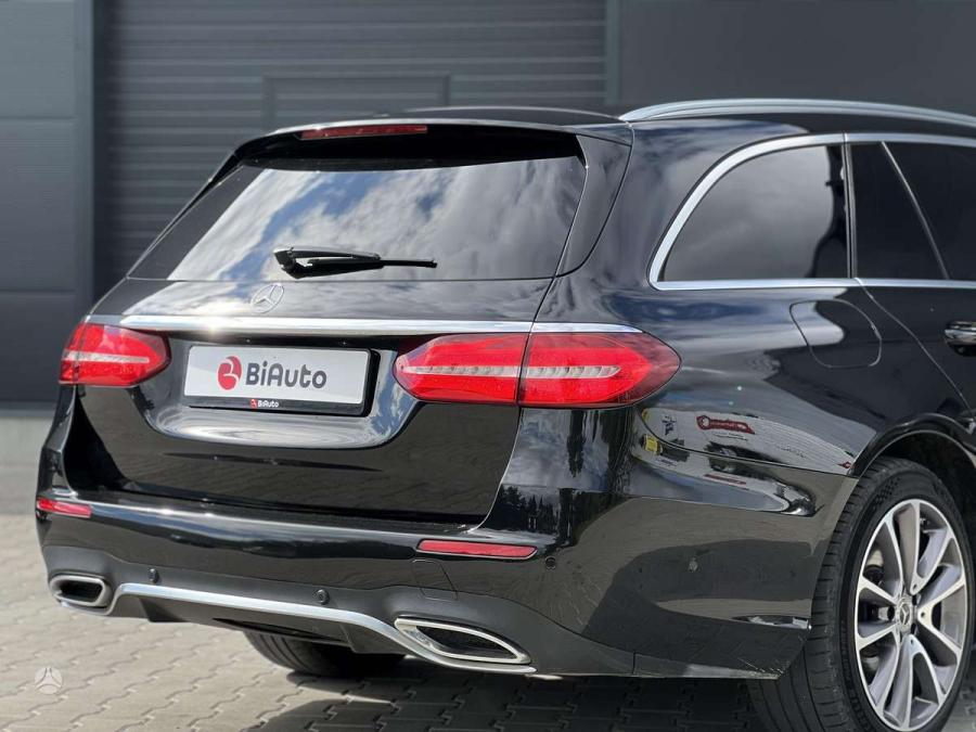 Black Mercedes-Benz E 350 2016 in Utena, with an engine capacity of 2.99 L and mileage of 249 thousand km for 15950 €, photo 19 on AUTOMOTO.COM.LV