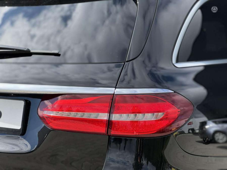 Black Mercedes-Benz E 350 2016 in Utena, with an engine capacity of 2.99 L and mileage of 249 thousand km for 15950 €, photo 20 on AUTOMOTO.COM.LV