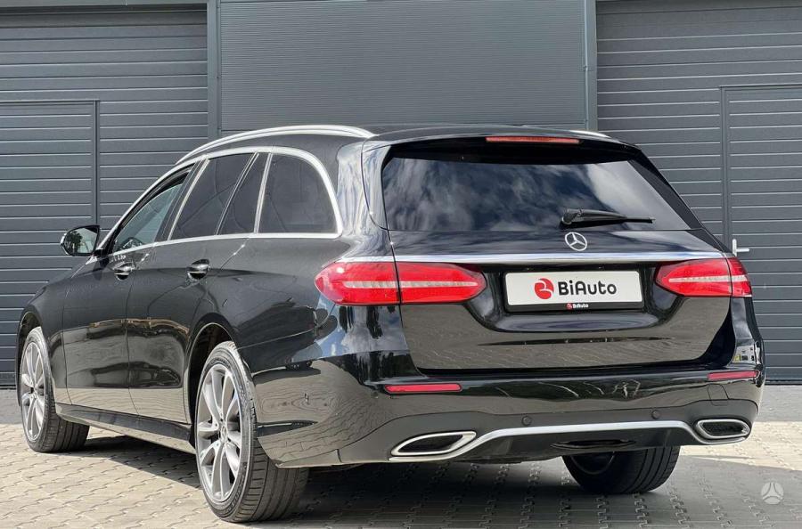 Black Mercedes-Benz E 350 2016 in Utena, with an engine capacity of 2.99 L and mileage of 249 thousand km for 15950 €, photo 21 on AUTOMOTO.COM.LV