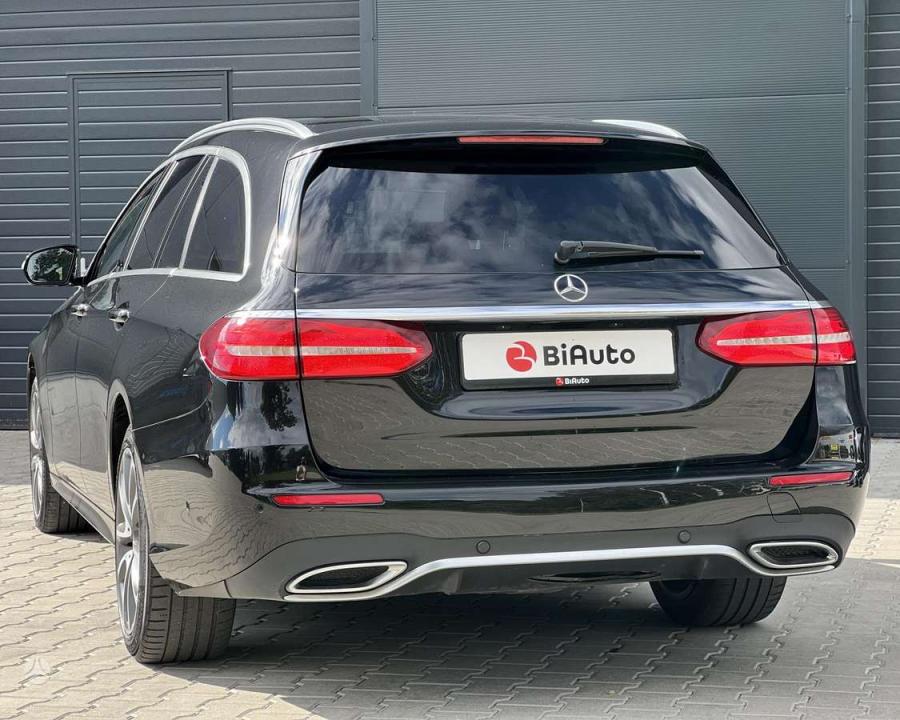 Black Mercedes-Benz E 350 2016 in Utena, with an engine capacity of 2.99 L and mileage of 249 thousand km for 15950 €, photo 23 on AUTOMOTO.COM.LV