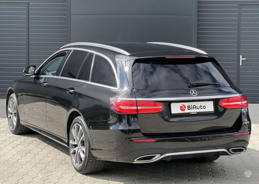 Black Mercedes-Benz E 350 2016 in Utena, with an engine capacity of 2.99 L and mileage of 249 thousand km for 15950 €, photo 24 on AUTOMOTO.COM.LV