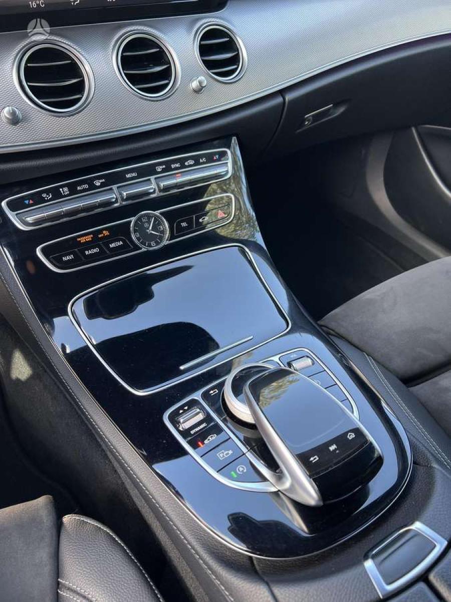 Black Mercedes-Benz E 350 2016 in Utena, with an engine capacity of 2.99 L and mileage of 249 thousand km for 15950 €, photo 44 on AUTOMOTO.COM.LV