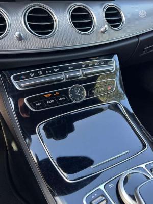 Black Mercedes-Benz E 350 2016 in Utena, with an engine capacity of 2.99 L and mileage of 249 thousand km for 15950 €, photo 45 on AUTOMOTO.COM.LV