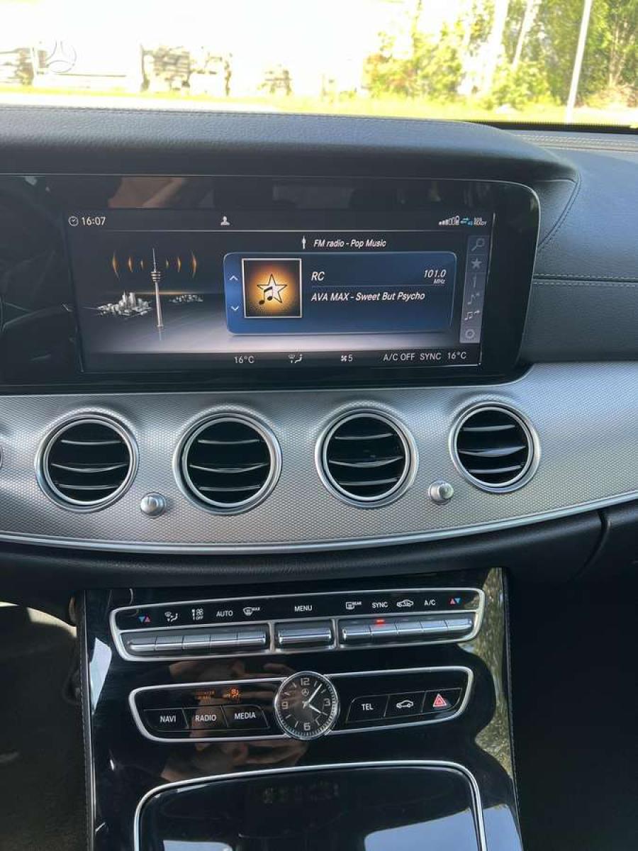 Black Mercedes-Benz E 350 2016 in Utena, with an engine capacity of 2.99 L and mileage of 249 thousand km for 15950 €, photo 46 on AUTOMOTO.COM.LV