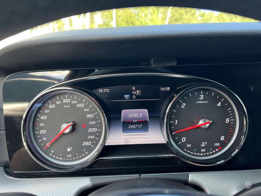 Black Mercedes-Benz E 350 2016 in Utena, with an engine capacity of 2.99 L and mileage of 249 thousand km for 15950 €, photo 50 on AUTOMOTO.COM.LV
