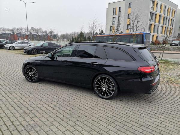 Black Mercedes-Benz E 350 2017 in Klaipeda, with an engine capacity of 3.00 L and mileage of 245 thousand km for 19000 €, photo 5 on AUTOMOTO.COM.LV