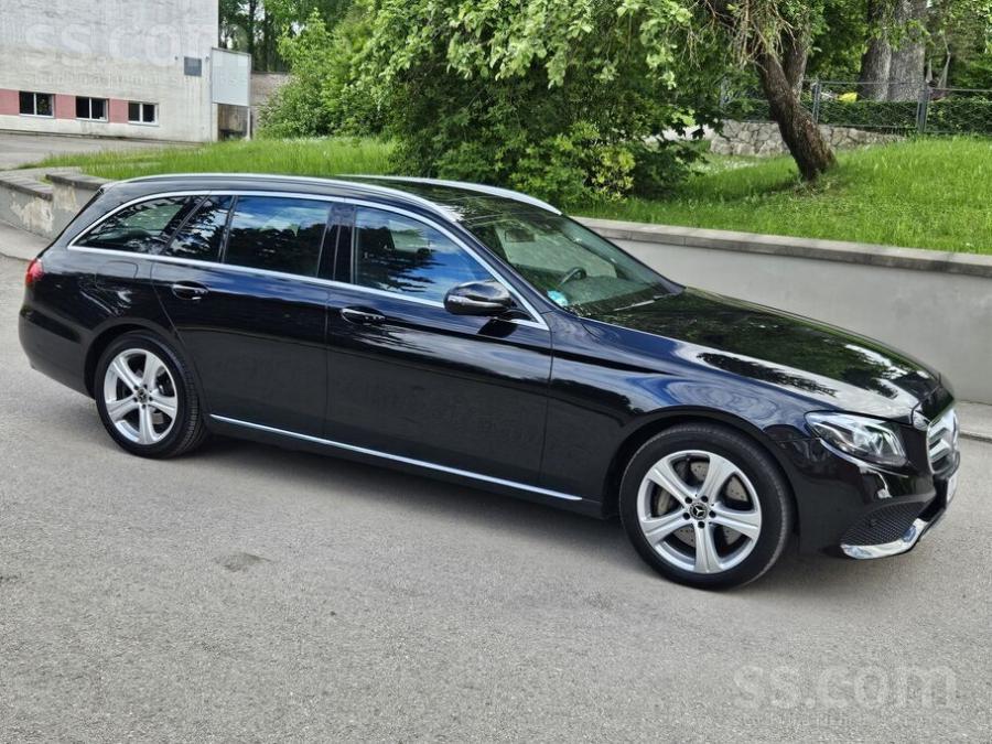 Melns Mercedes-Benz E 350 2017 Jēkabpils, ar dzinēja tilpumu 3.00 L un nobraukumu 293 tūkst. km par 17990 €, foto 5 vietnē AUTOMOTO.COM.LV