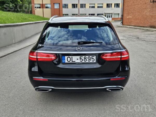 Black Mercedes-Benz E 350 2017 in Jekabpils, with an engine capacity of 3.00 L and mileage of 293 thousand km for 17990 €, photo 8 on AUTOMOTO.COM.LV