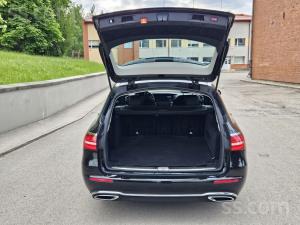 Melns Mercedes-Benz E 350 2017 Jēkabpils, ar dzinēja tilpumu 3.00 L un nobraukumu 293 tūkst. km par 17990 €, foto 15 vietnē AUTOMOTO.COM.LV