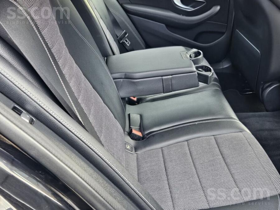 Melns Mercedes-Benz E 350 2017 Jēkabpils, ar dzinēja tilpumu 3.00 L un nobraukumu 293 tūkst. km par 17990 €, foto 19 vietnē AUTOMOTO.COM.LV