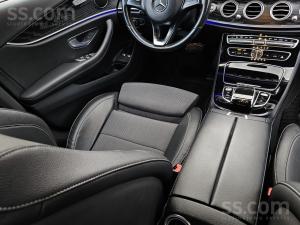 Melns Mercedes-Benz E 350 2017 Jēkabpils, ar dzinēja tilpumu 3.00 L un nobraukumu 293 tūkst. km par 17990 €, foto 20 vietnē AUTOMOTO.COM.LV
