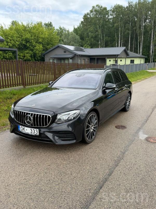 Melns Mercedes-Benz E 350 2017 Rīga, ar dzinēja tilpumu 3.00 L un nobraukumu 210 tūkst. km par 21990 €, foto 1 vietnē AUTOMOTO.COM.LV