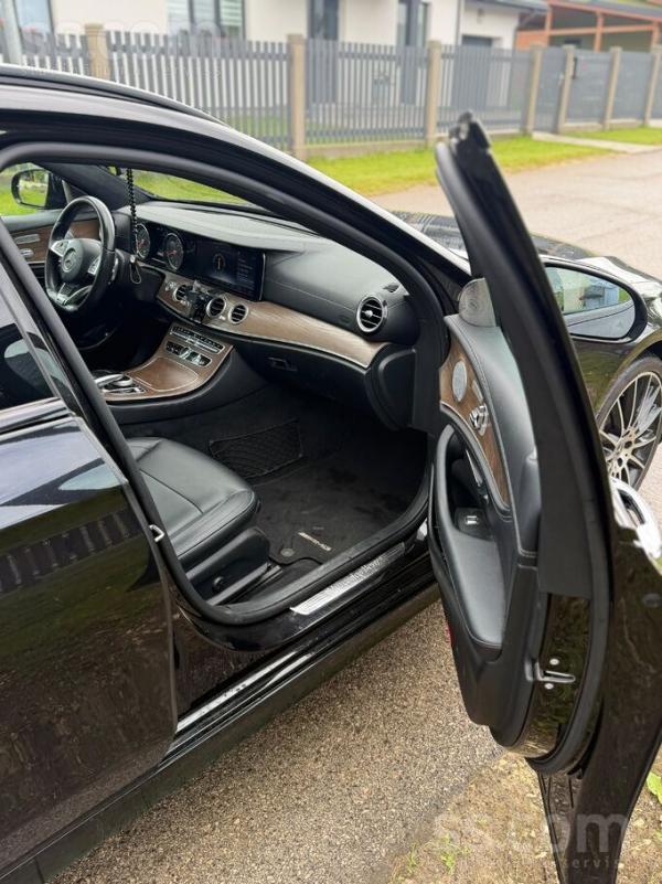 Melns Mercedes-Benz E 350 2017 Rīga, ar dzinēja tilpumu 3.00 L un nobraukumu 210 tūkst. km par 21990 €, foto 3 vietnē AUTOMOTO.COM.LV