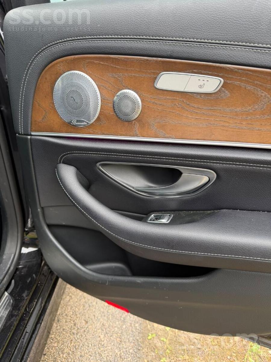 Melns Mercedes-Benz E 350 2017 Rīga, ar dzinēja tilpumu 3.00 L un nobraukumu 210 tūkst. km par 21990 €, foto 12 vietnē AUTOMOTO.COM.LV