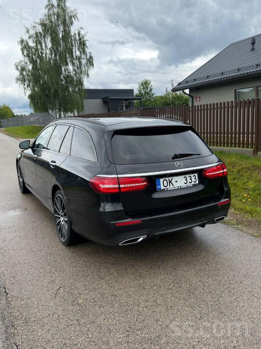 Black Mercedes-Benz E 350 2017 in Riga, with an engine capacity of 3.00 L and mileage of 210 thousand km for 18300 €, photo 4 on AUTOMOTO.COM.LV