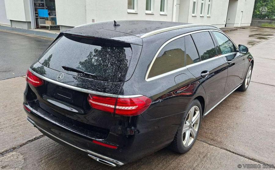 Melns Mercedes-Benz E 350 2017 Klaipėda, ar dzinēja tilpumu 2.99 L un nobraukumu 190 tūkst. km par 18500 €, foto 4 vietnē AUTOMOTO.COM.LV