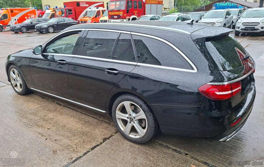 Melns Mercedes-Benz E 350 2017 Klaipėda, ar dzinēja tilpumu 2.99 L un nobraukumu 190 tūkst. km par 18500 €, foto 5 vietnē AUTOMOTO.COM.LV