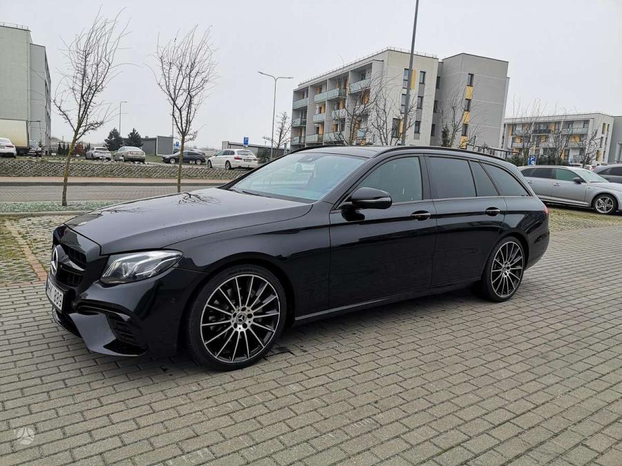 Black Mercedes-Benz E 350 2017 in Klaipeda, with an engine capacity of 3.00 L and mileage of 243 thousand km for 16700 €, photo 4 on AUTOMOTO.COM.LV