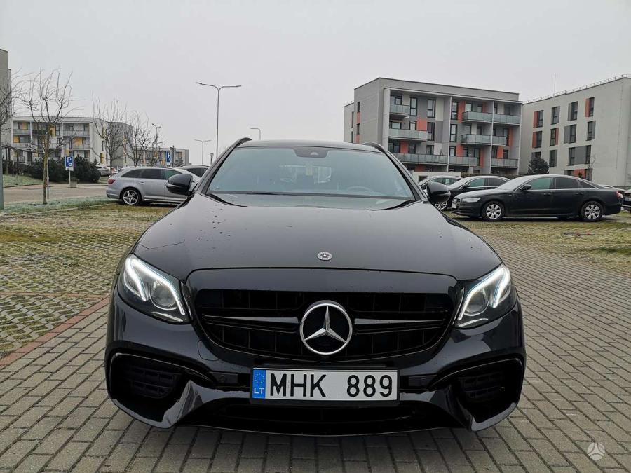Black Mercedes-Benz E 350 2017 in Klaipeda, with an engine capacity of 3.00 L and mileage of 243 thousand km for 16700 €, photo 5 on AUTOMOTO.COM.LV