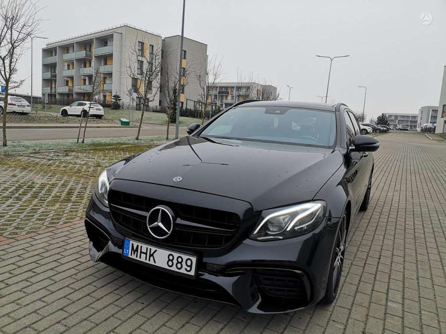 Black Mercedes-Benz E 350 2017 in Klaipeda, with an engine capacity of 3.00 L and mileage of 243 thousand km for 16700 €, photo 6 on AUTOMOTO.COM.LV