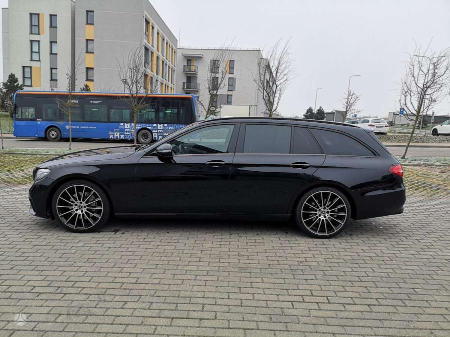 Black Mercedes-Benz E 350 2017 in Klaipeda, with an engine capacity of 3.00 L and mileage of 243 thousand km for 16700 €, photo 8 on AUTOMOTO.COM.LV
