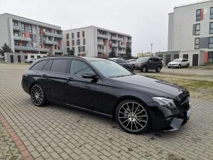 Black Mercedes-Benz E 350 2017 in Klaipeda, with an engine capacity of 3.00 L and mileage of 243 thousand km for 16700 €, photo 9 on AUTOMOTO.COM.LV