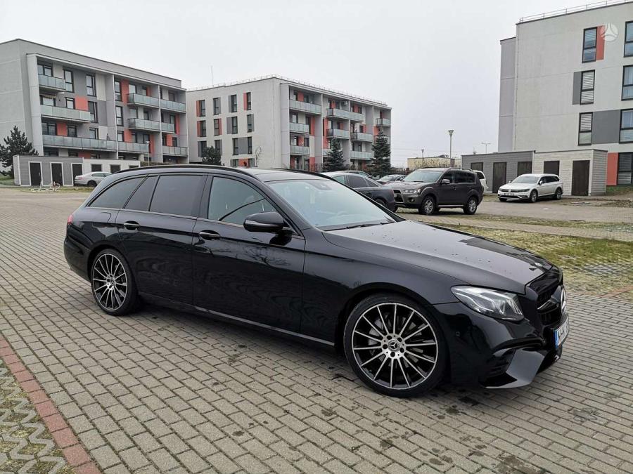 Black Mercedes-Benz E 350 2017 in Klaipeda, with an engine capacity of 3.00 L and mileage of 243 thousand km for 16700 €, photo 9 on AUTOMOTO.COM.LV