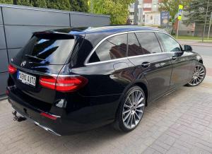 Black Mercedes-Benz E 350 2017 in Marijampole, with an engine capacity of 2.99 L and mileage of 240 thousand km for 19750 €, photo 5 on AUTOMOTO.COM.LV