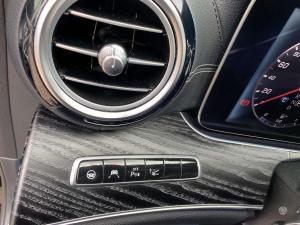 Black Mercedes-Benz E 350 2017 in Marijampole, with an engine capacity of 2.99 L and mileage of 240 thousand km for 19750 €, photo 22 on AUTOMOTO.COM.LV